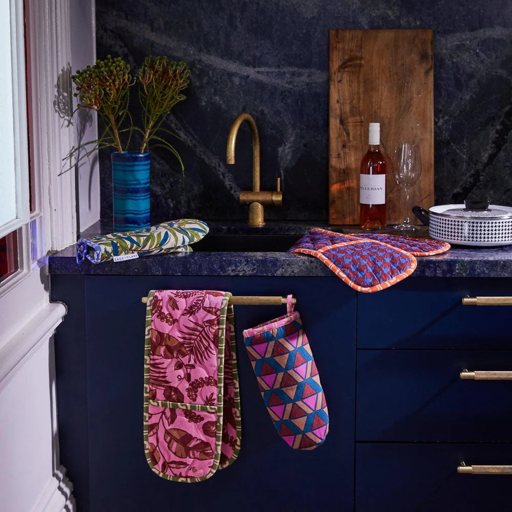 Kitchen Linen – Shut the Front Door